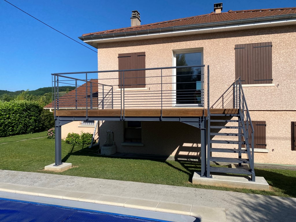 Réalisation et installation d'une terrasse sur pilotis en isère